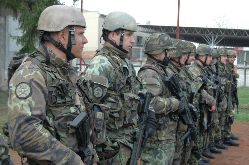 Nadupané video z náročnějšího bojového kurzu AČR | ARMYWEB.cz