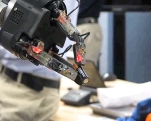 Nejdokonalejší robotická ruka na světě | ARMYWEB.cz