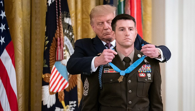 Medal of Honor pro žijícího operátora elitní speciální vojenské ...