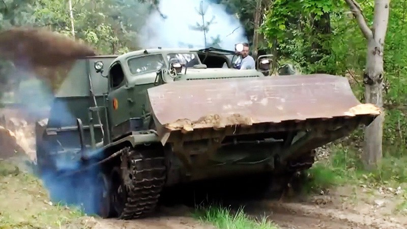 MDK-2M: Velmi efektivní vykopávač zákopů | ARMYWEB.cz