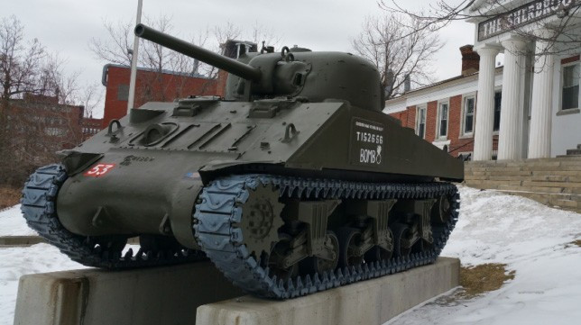 Kanadský naftový Sherman projel Evropou jako nůž máslem z pláží ...