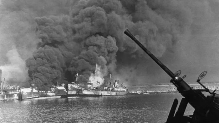 Katastrofa spojeneckých vojsk - Yperit nad Bari | ARMYWEB.cz