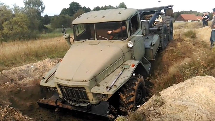 URAL a jeho gigantická síla v těžkém terénu | ARMYWEB.cz