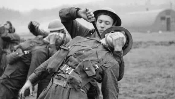 Major Allison Digby Tatham-Warter: podivný voják s buřinkou a deštníkem ...