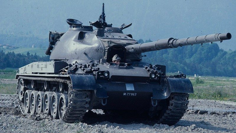Švýcarský tank Panzer 68 byl zastaralý ještě předtím, než vstoupil do ...