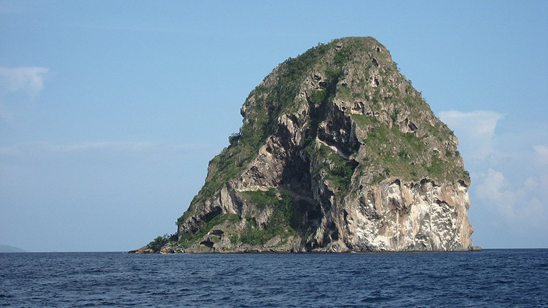 HMS Diamond Rock: Kamenná fregata Jejího Veličenstva | ARMYWEB.cz