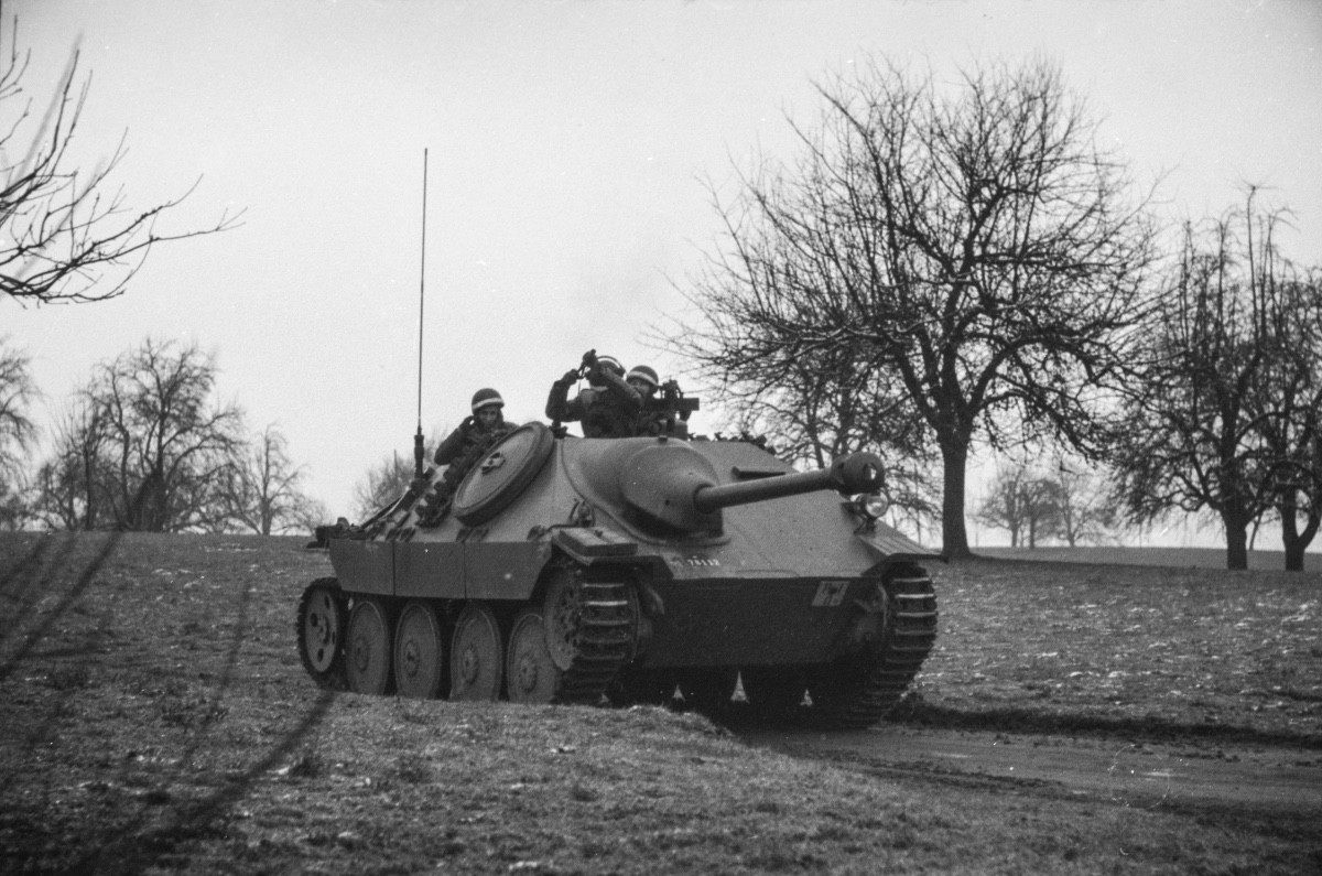 Hetzer s duší Švýcara: Příběh českého stíhače tanků G-13, který desítky let hájil Alpy | ARMYWEB.cz